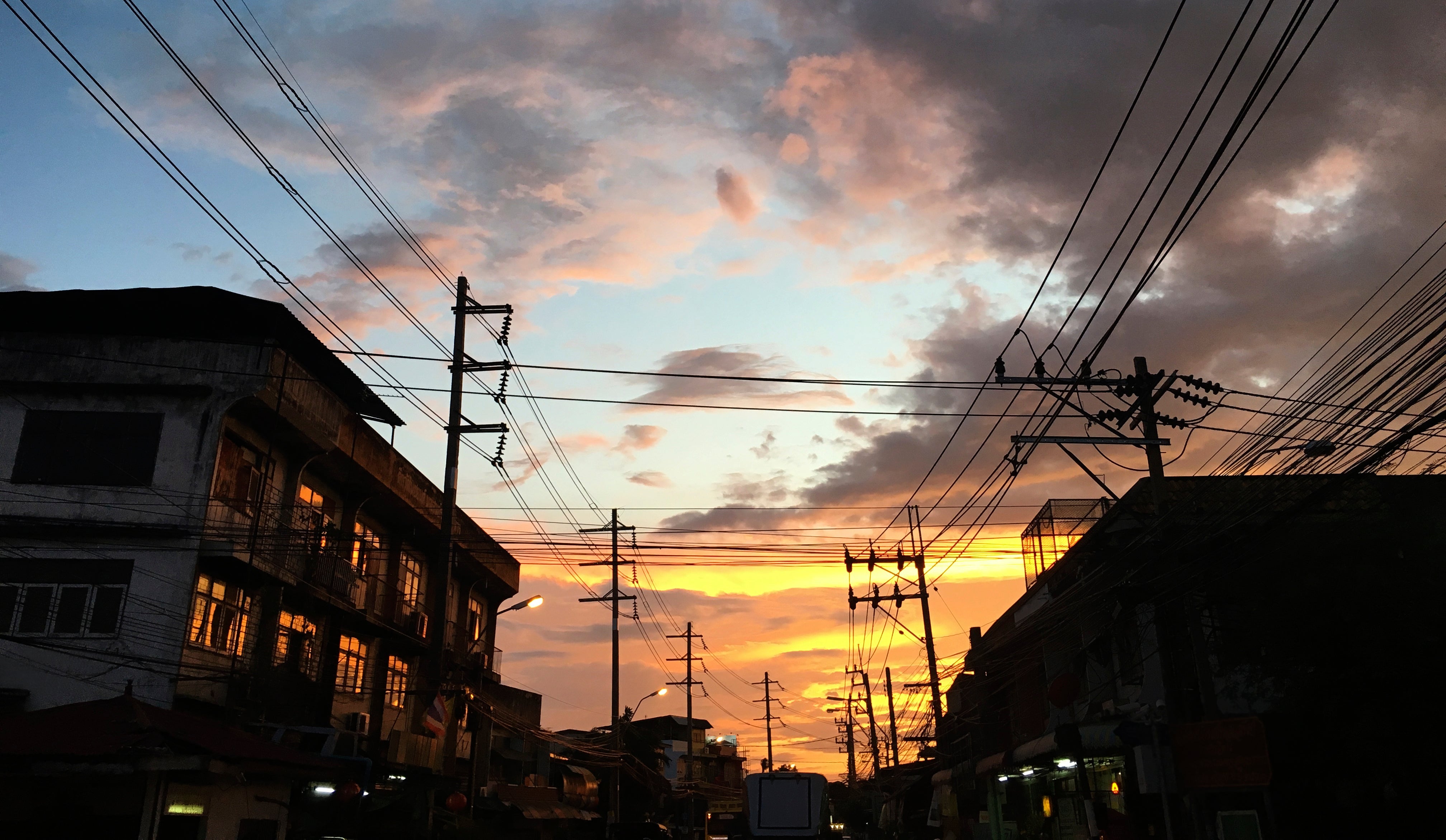 How Long Do Power Outages Last? - Solar Guys Pro